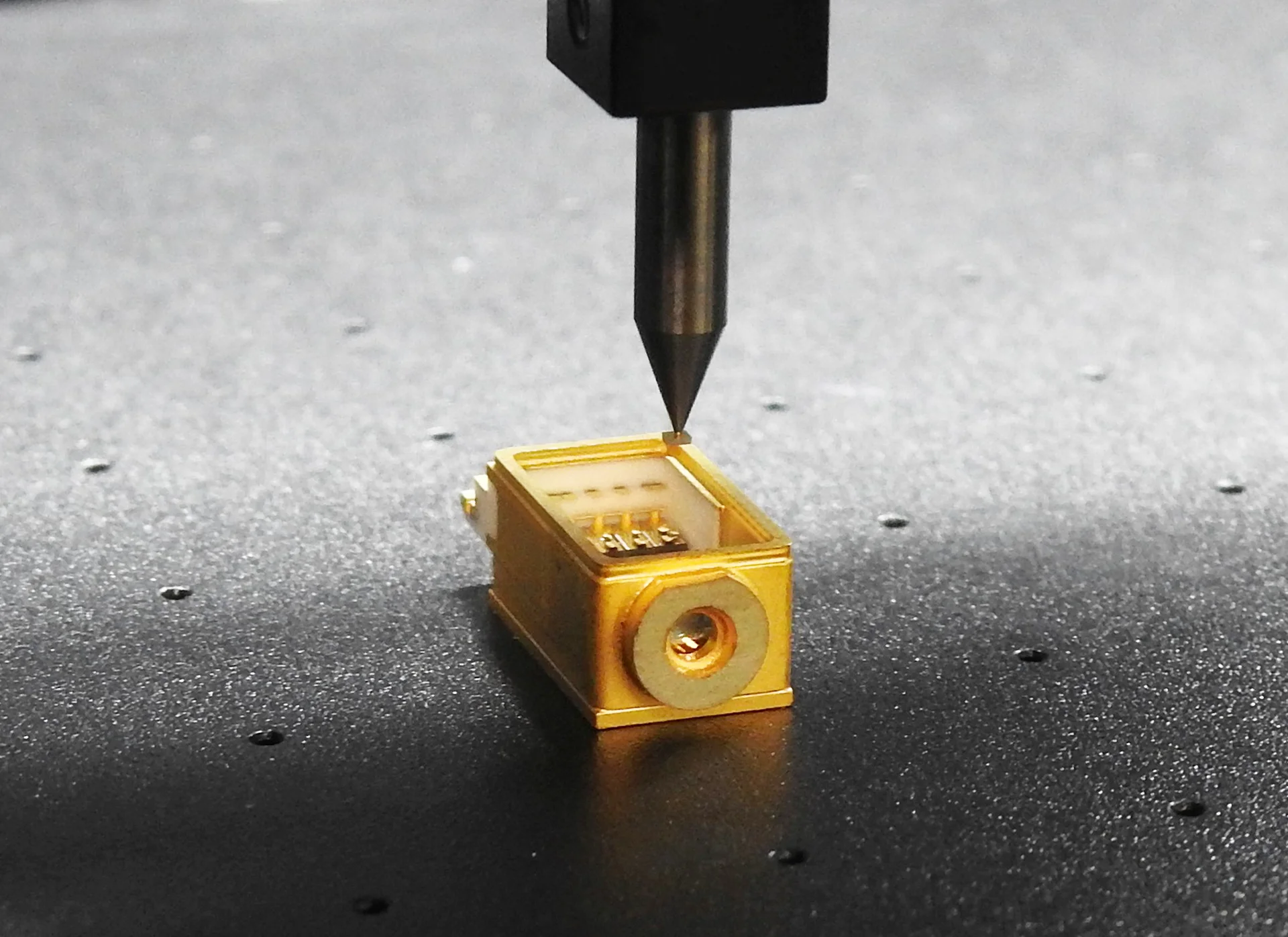 Laser- and photodiode DIE bonding in optoelectronics